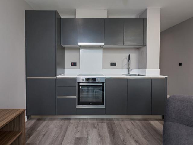apartment in Flat 145, Springwell Gardens, Whitehall Road, Leeds, West Yorkshire, LS12 1FJ
