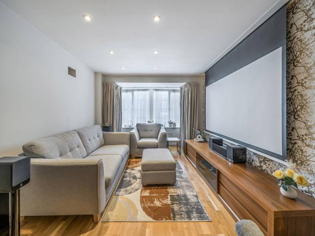 apartment in Flowers Avenue