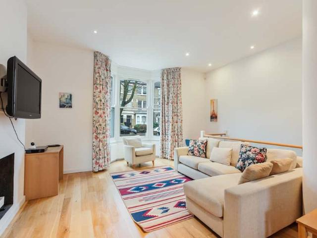 Apartment in Freegrove Road, London for 170 m² with 4 bedrooms