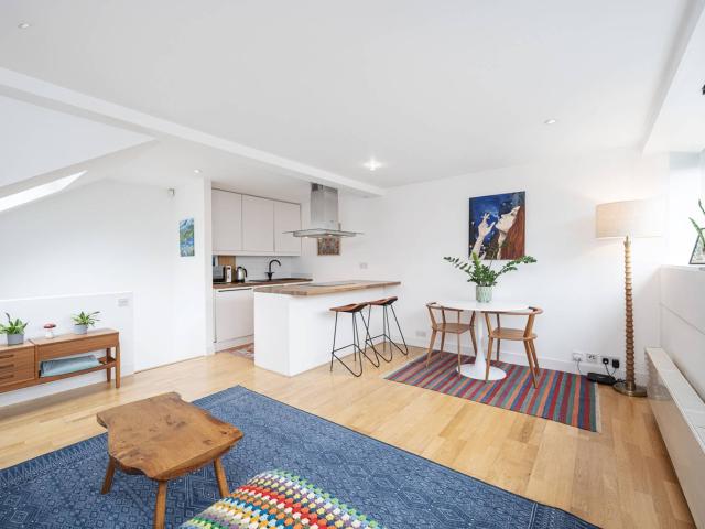 apartment in French Place, E1