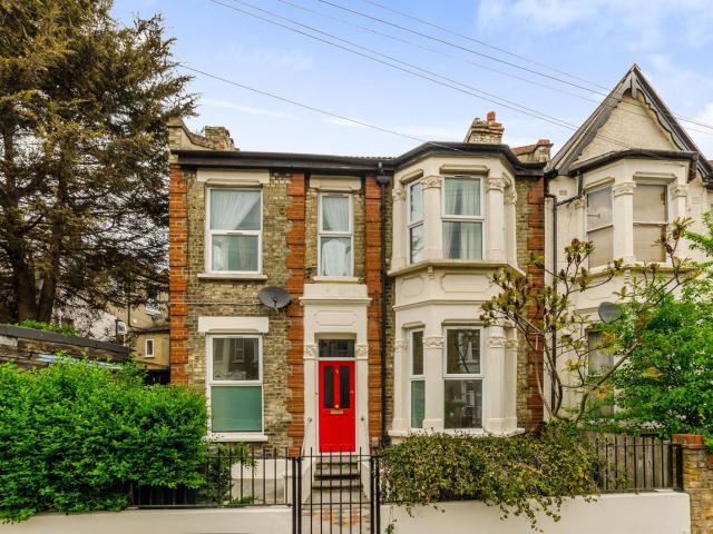 apartment in Frith Road