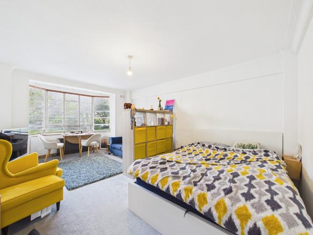apartment in Furze Hill, Hove, BN3 1PE