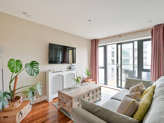 apartment in Knightley Walk