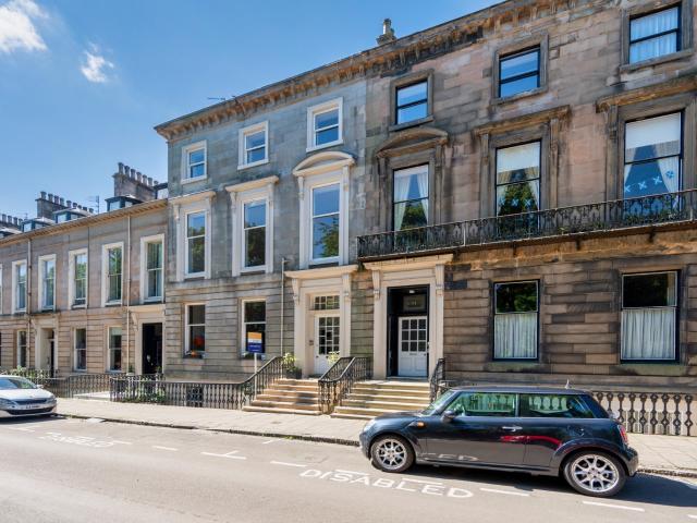 apartment in Kew Terrace, Dowanhill, G12 0TD