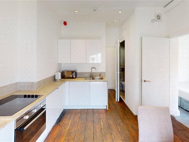 apartment in Kellaway Avenue, Westbury Park, Bristol, BS6 7XR Abode