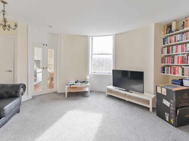 apartment in Kennington Park Road, SE11