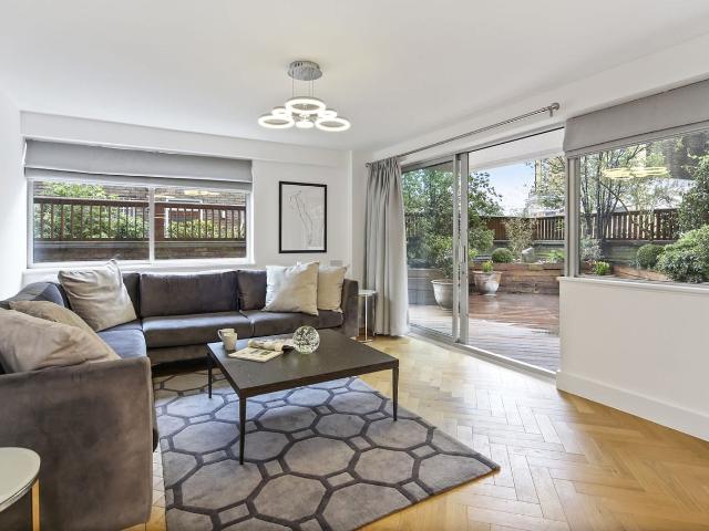 apartment in Kensington Heights, W8, London, W8 7BD