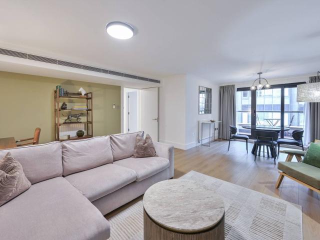 apartment in Kensington High Street, London, W8