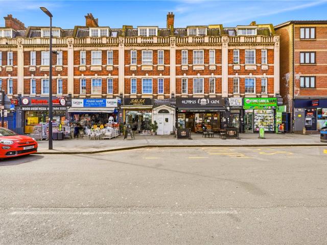 apartment in Kilburn High Road, Kilburn, London NW6 7QJ