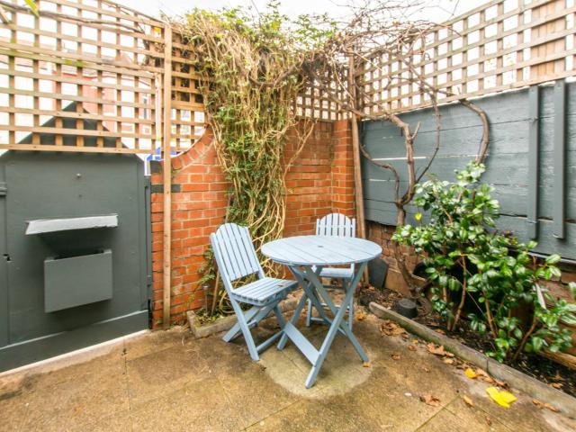apartment in Kimberley Gardens