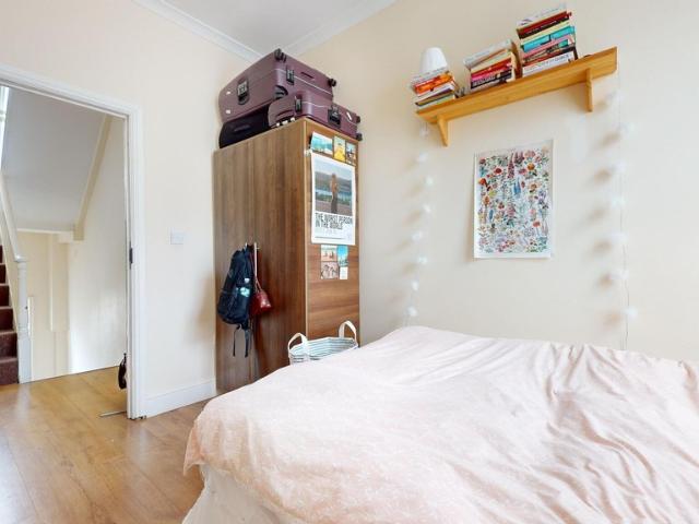 apartment in King Henry Walk, Islington North, North London, N1 4NH