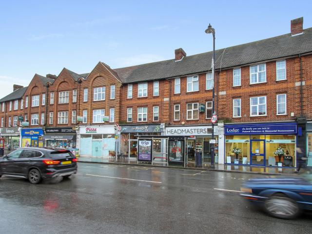 apartment in King Street Parade, LC538, Twickenham, TW1 3SG
