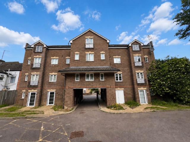 apartment in Kingswood Court, Luton