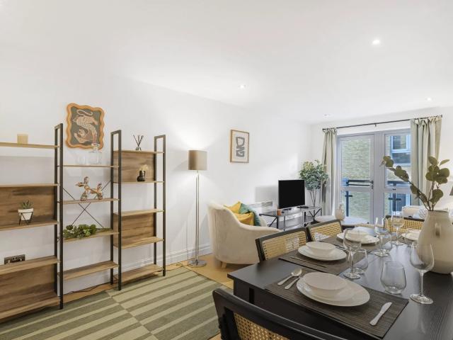 apartment in Hoxton Square, London, N1