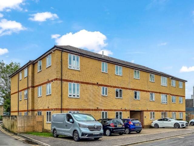 apartment in Hobbs Close, Waltham Cross, EN8 0