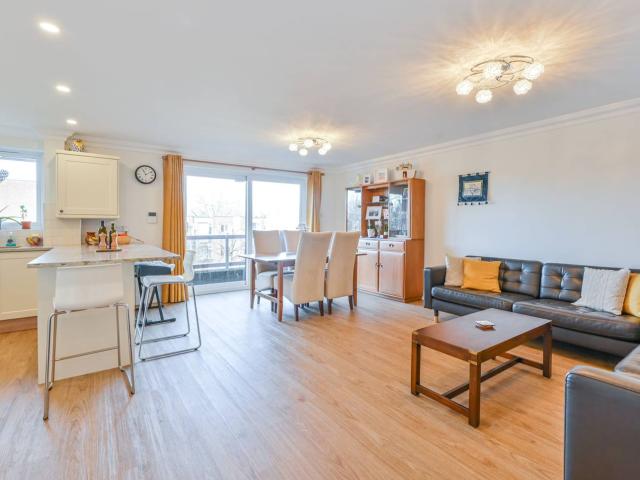 apartment in Holden Road