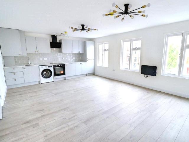 apartment in Holloway Road, Holloway, London N7 6LJ