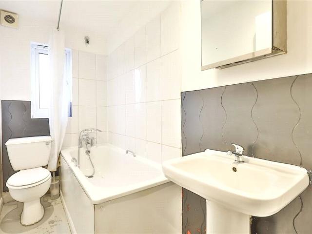 apartment in Hornsey Road, Crouch Hill, Islington, London N19 4EF