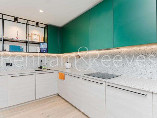 apartment in Hawser Lane, Heron Wharf, E14