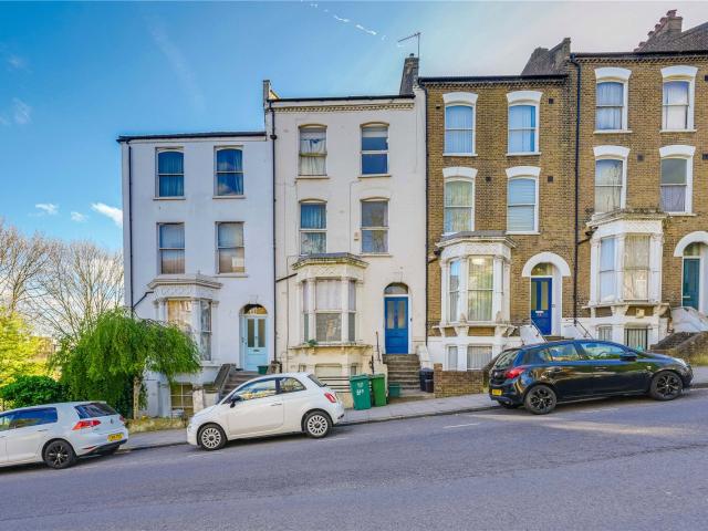 apartment in Hazelville Road, Archway, London N19 3ND