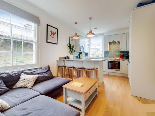apartment in Hackford Road, SW9
