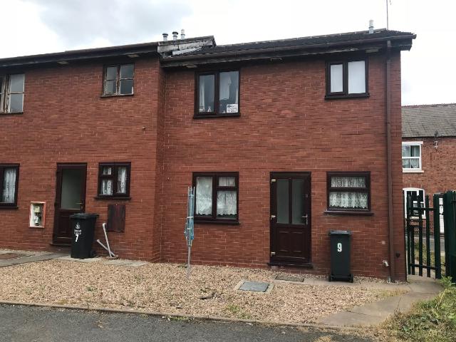 apartment in Hall Court, Cheapside WV13