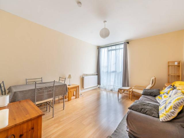 apartment in Hallfield Estate
