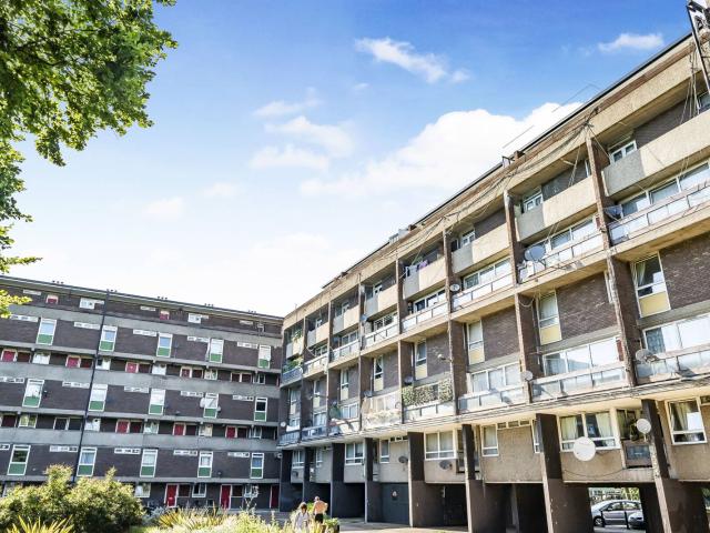 apartment in Hampson Way, SW8
