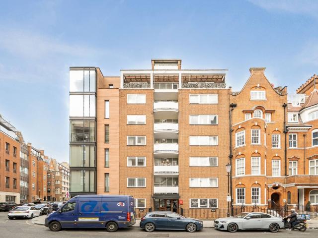 apartment in Hans Crescent