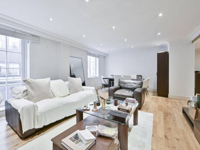 apartment in Harewood Avenue