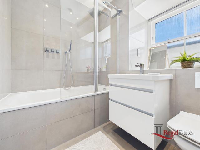 apartment in Harrow Road, London, W9 2HU