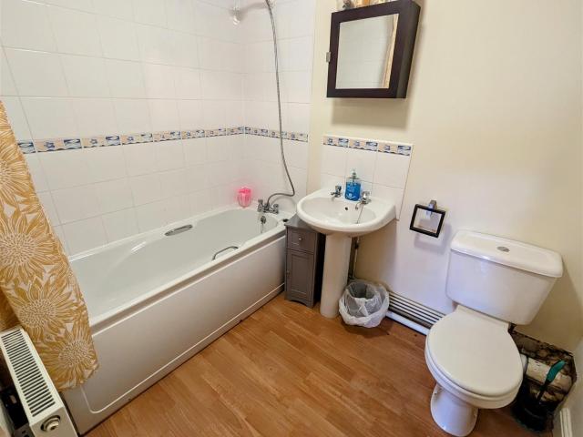 apartment in Heath End Road, Nuneaton, CV10 7HQ