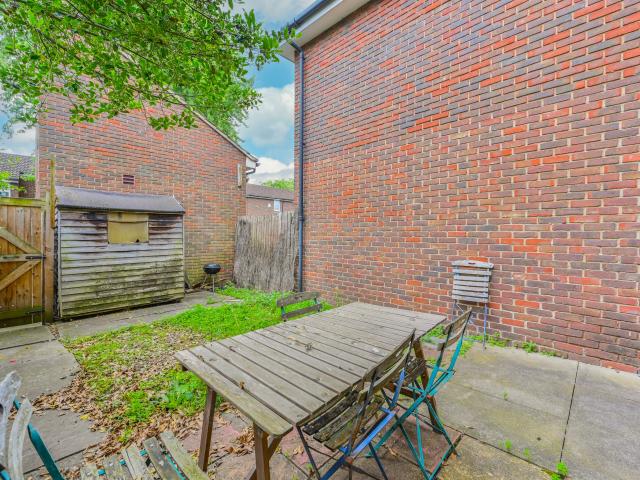 apartment in Heath Road, SW8