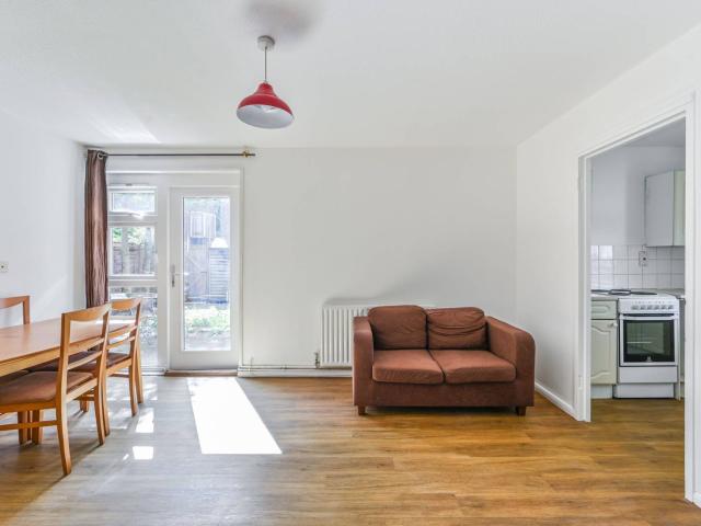 apartment in Heath Road, SW8
