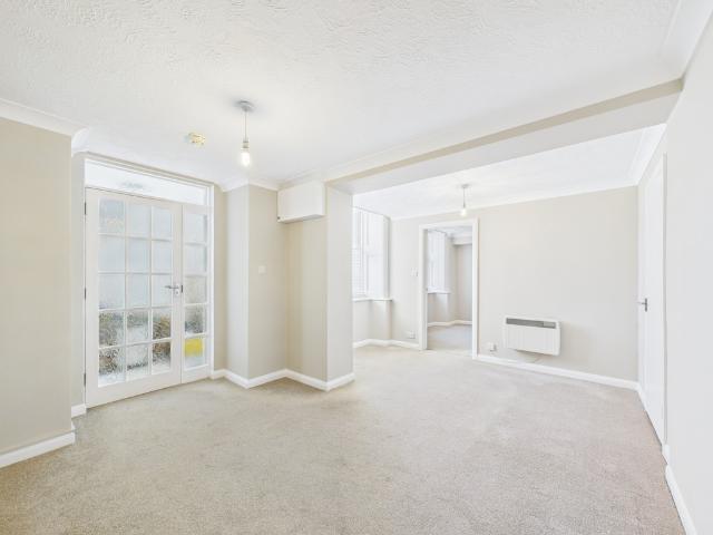 apartment in Heene Court Mansions, Heene Terrace