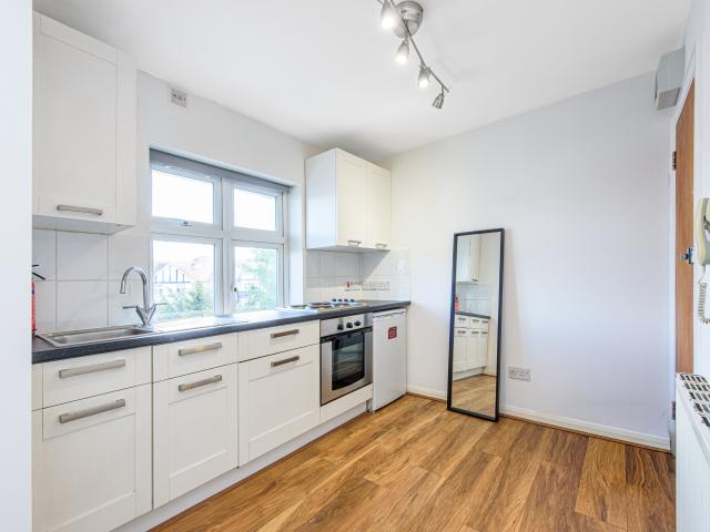 apartment in Hendon Way