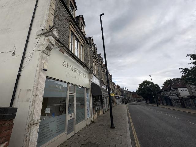 apartment in Henleaze Road Bristol