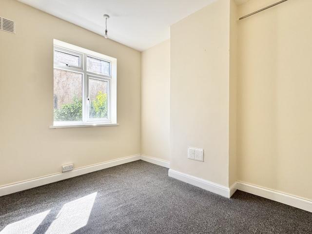 apartment in Henniker Road