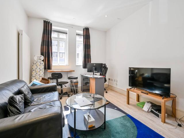 apartment in Henriques Street