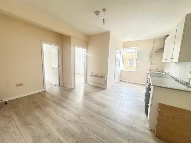 apartment in Hertford Road, Enfield