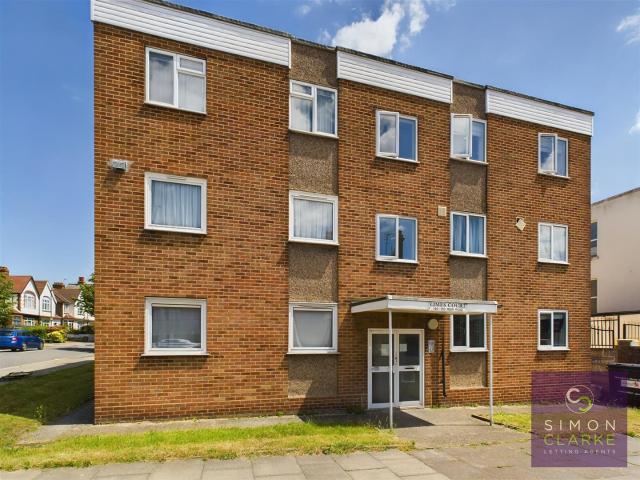 apartment in High Road, New Southgate, London, N11 1PG