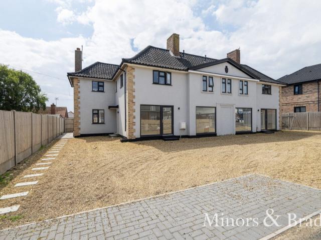 apartment in High Street, Caister On Sea