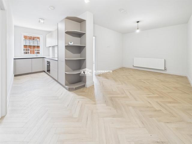 apartment in High Street, Edgware, HA8 7EL