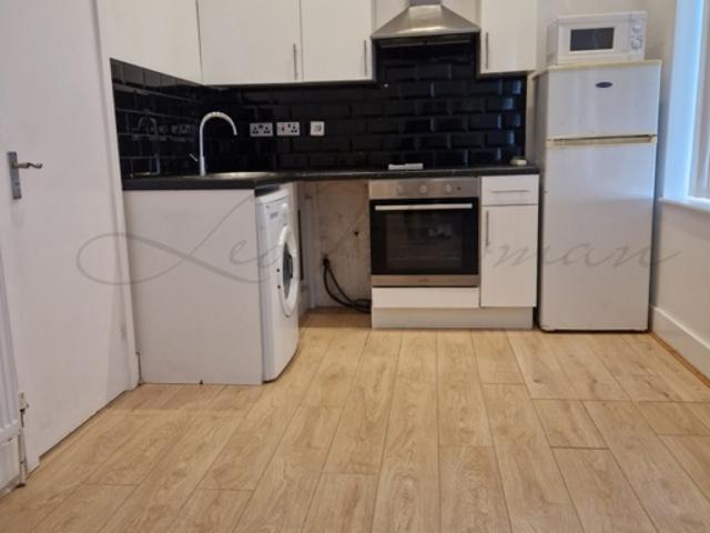 apartment in High Street, Maidenhead, SL6