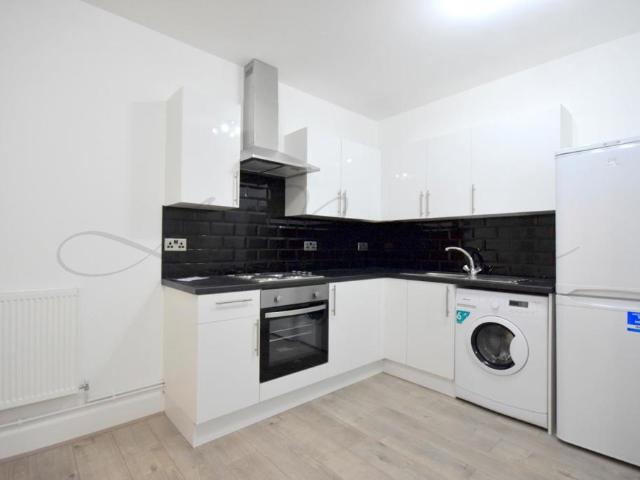 apartment in High Street, Slough, SL1