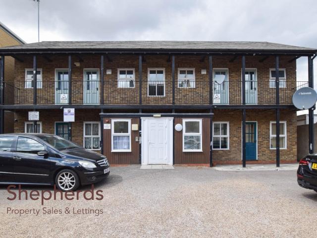 apartment in High Street, Waltham Cross