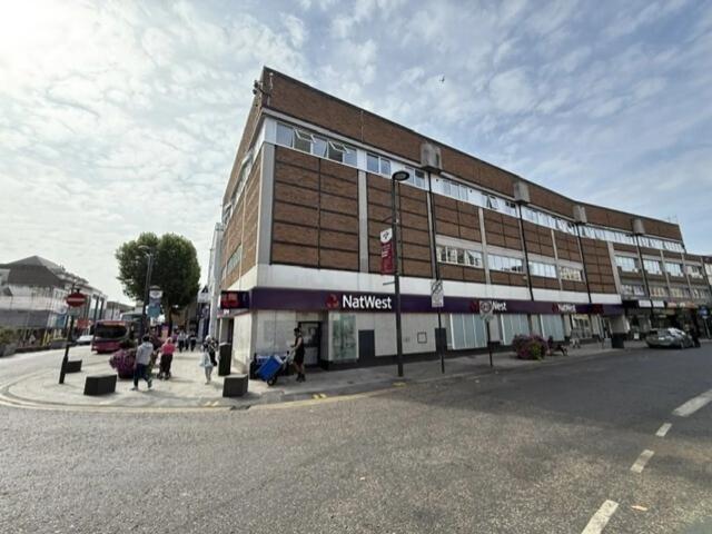 apartment in High Street WD17