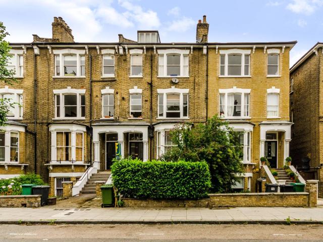apartment in Highbury Hill