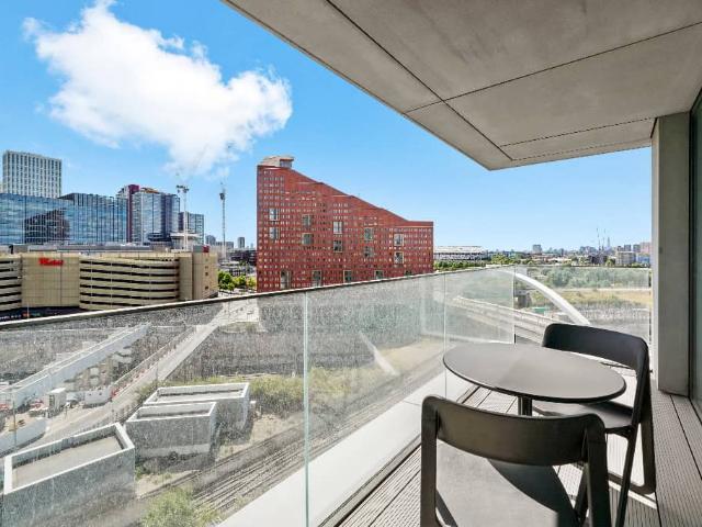 apartment in Hightail Point, London, E20 1JY