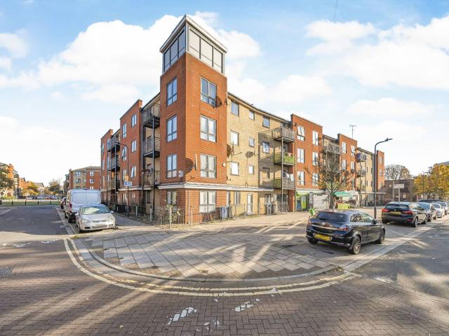 apartment in Hirst Crescent
